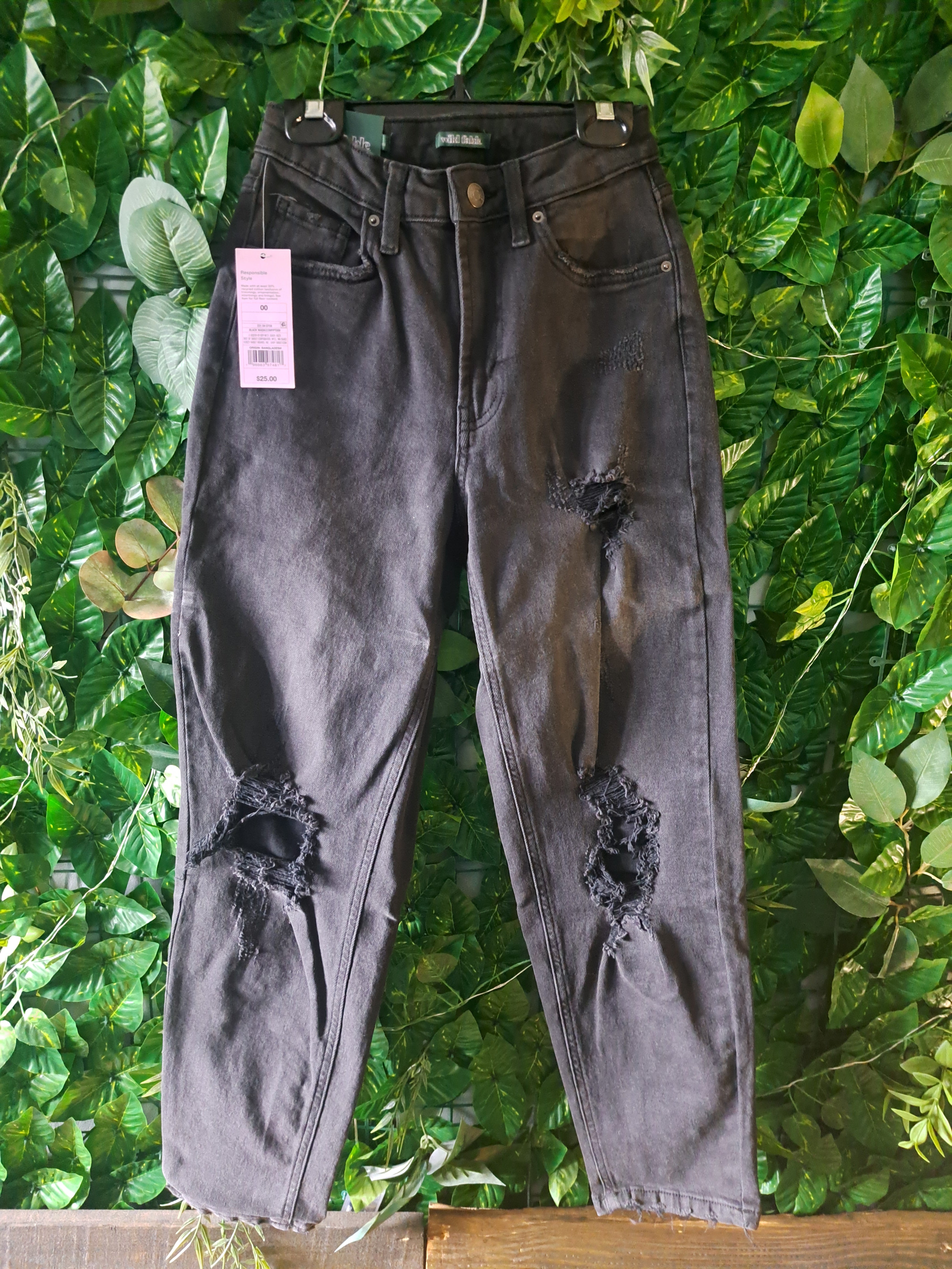 Jeans noir vintage troué avec étiquette – Les rescapés friperie-boutique